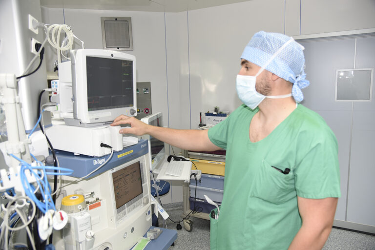 Le métier d'Infirmier(e) Anesthésiste Diplômé(e) d'Etat | CH Perpignan